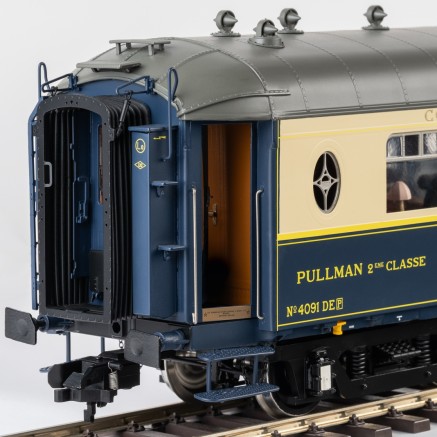 Der Edelweiss-Express in der Spur 1 von Märklin